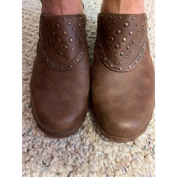 Sofft | Shoes | Sofft Brown Leather Clogs 3 Heel Size 9 2 Rivet Detail ...